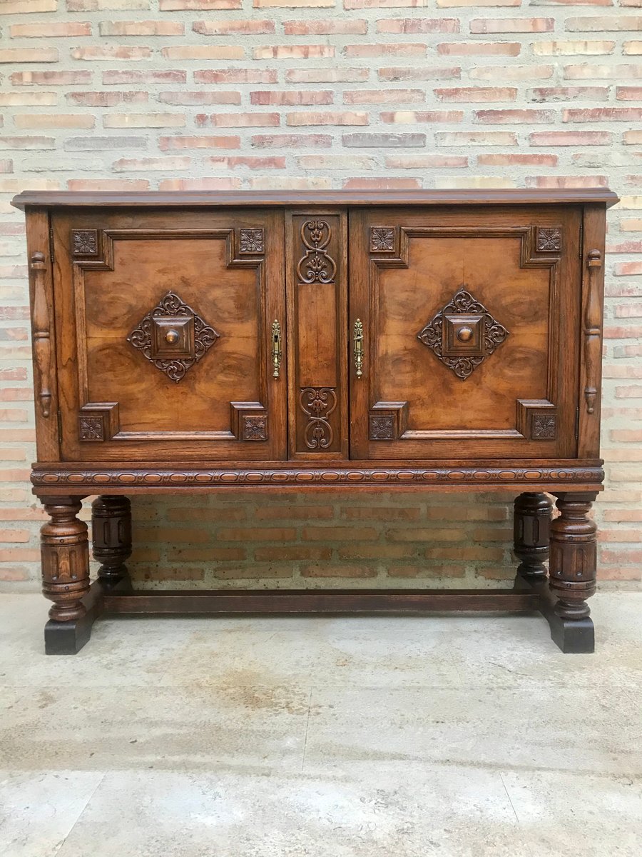 19th Century Catalan Spanish Buffet with 2 Doors for sale at Pamono