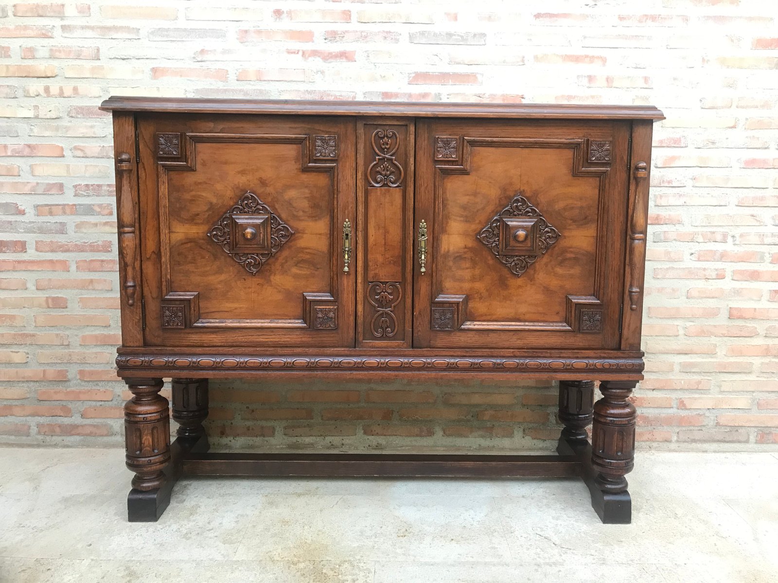 19th Century Catalan Spanish Buffet with 2 Doors for sale at Pamono