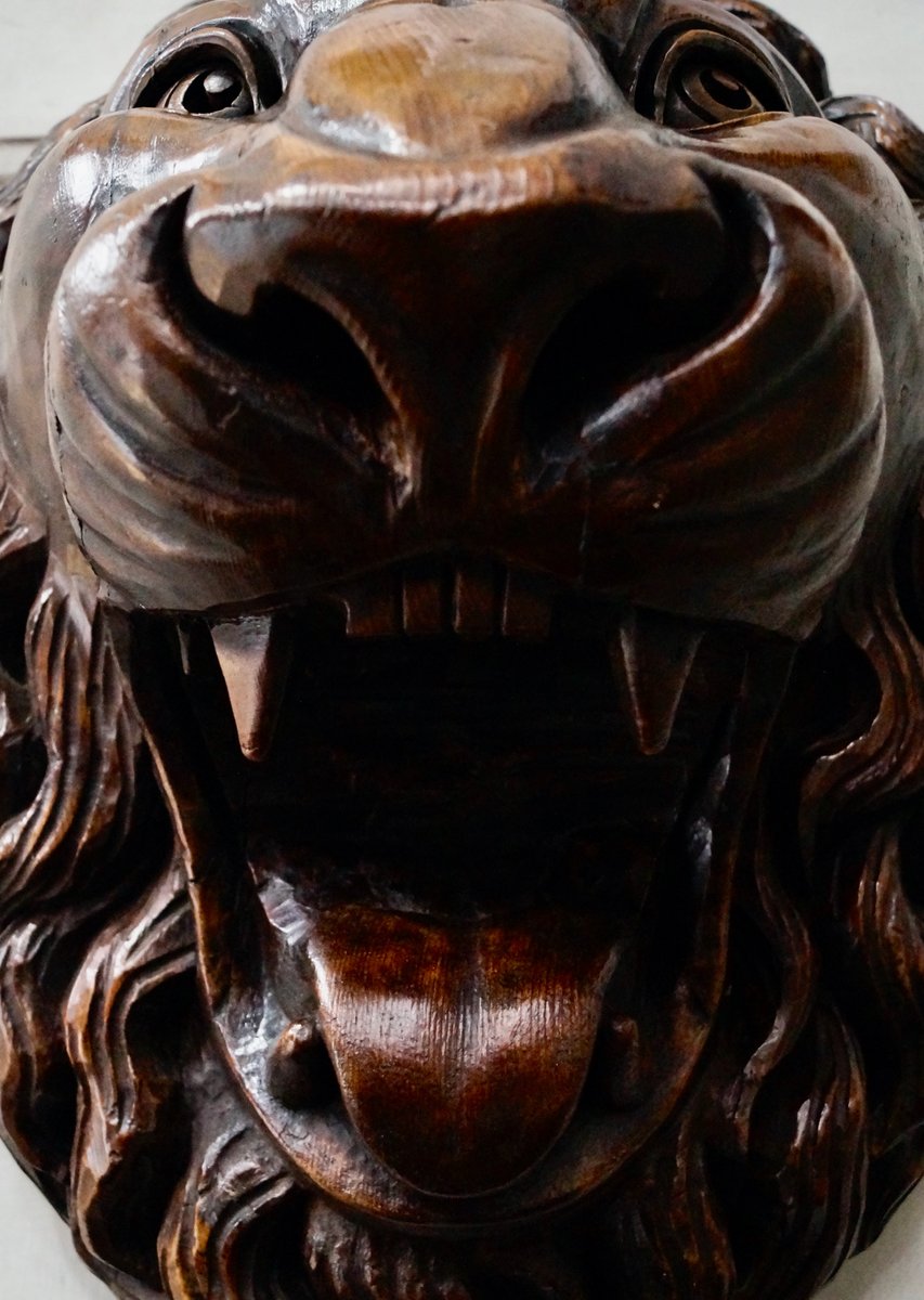 Large Victorian Hand Carved Lions Head for sale at Pamono