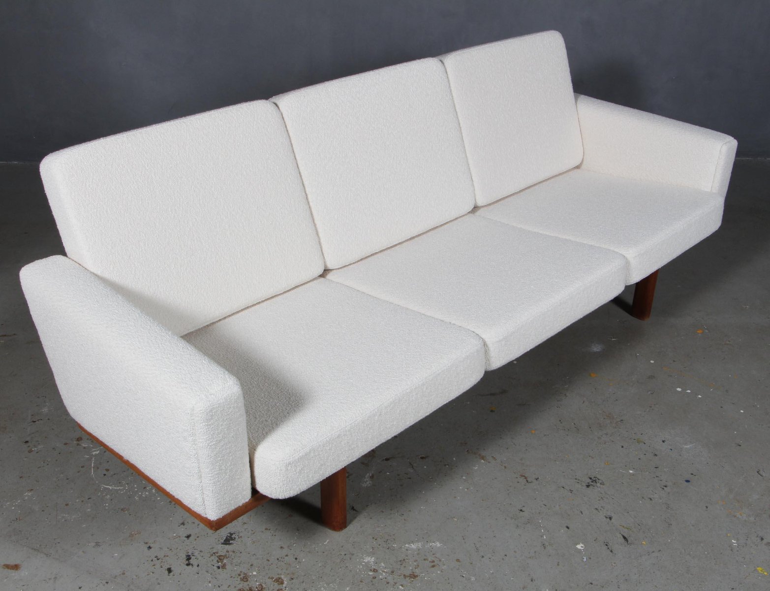 Three-Seat Sofa by Hans J. Wegner for Getama for sale at Pamono