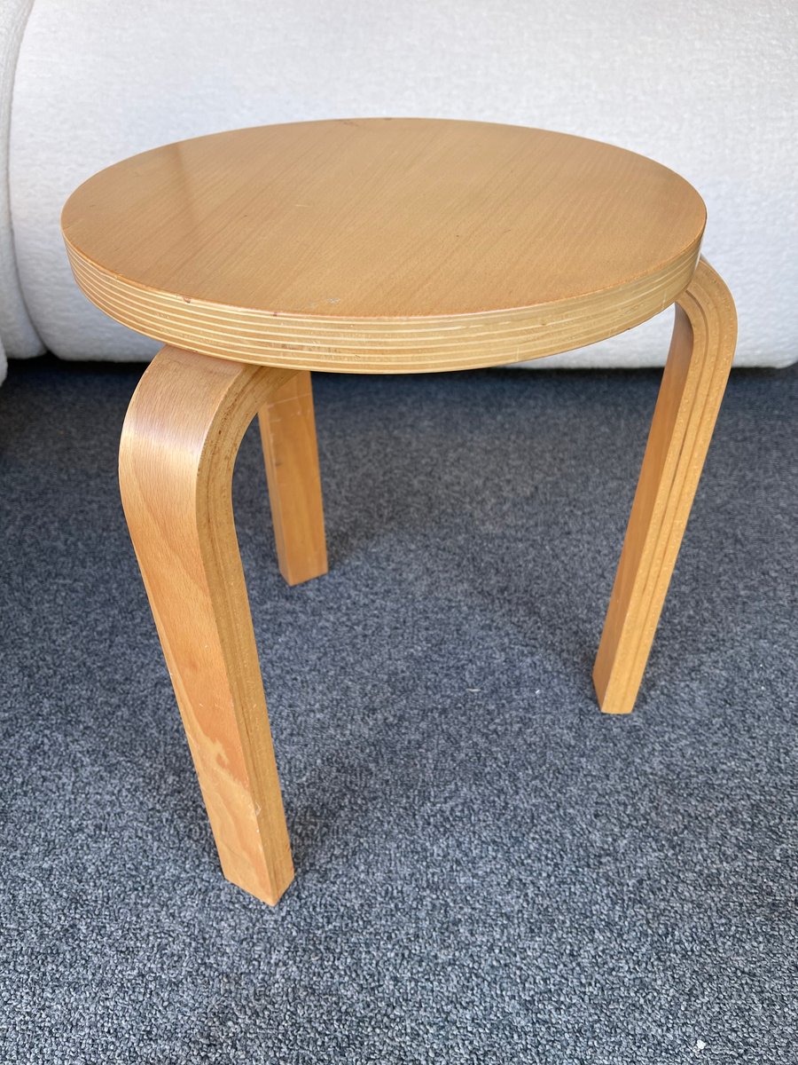 Finnischer Alvar Aalto Hocker aus Birke 60 von Artek bei Pamono kaufen