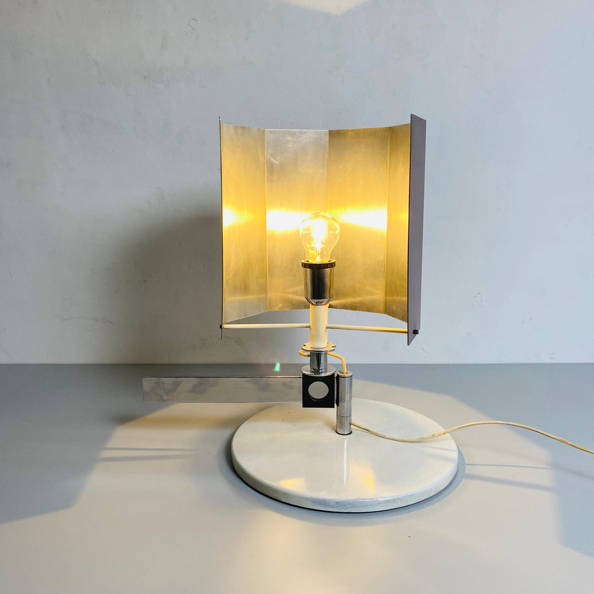 Lampada da tavolo Bauhaus in metallo di Carl Jacob Jucker per Imago Dp, Italia, anni '60 in ...