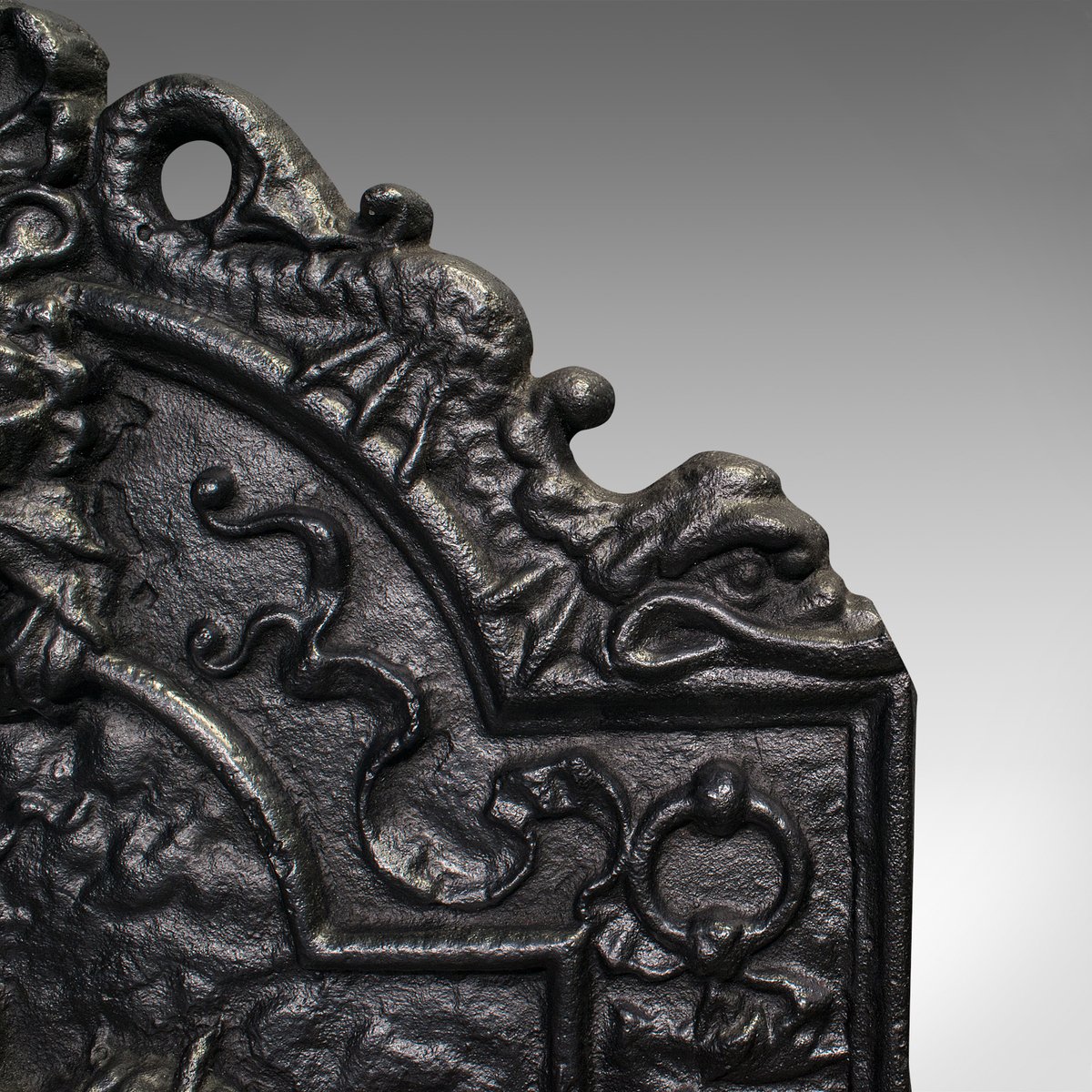 Antique English Cast Iron Decorative Fire Back for sale at Pamono