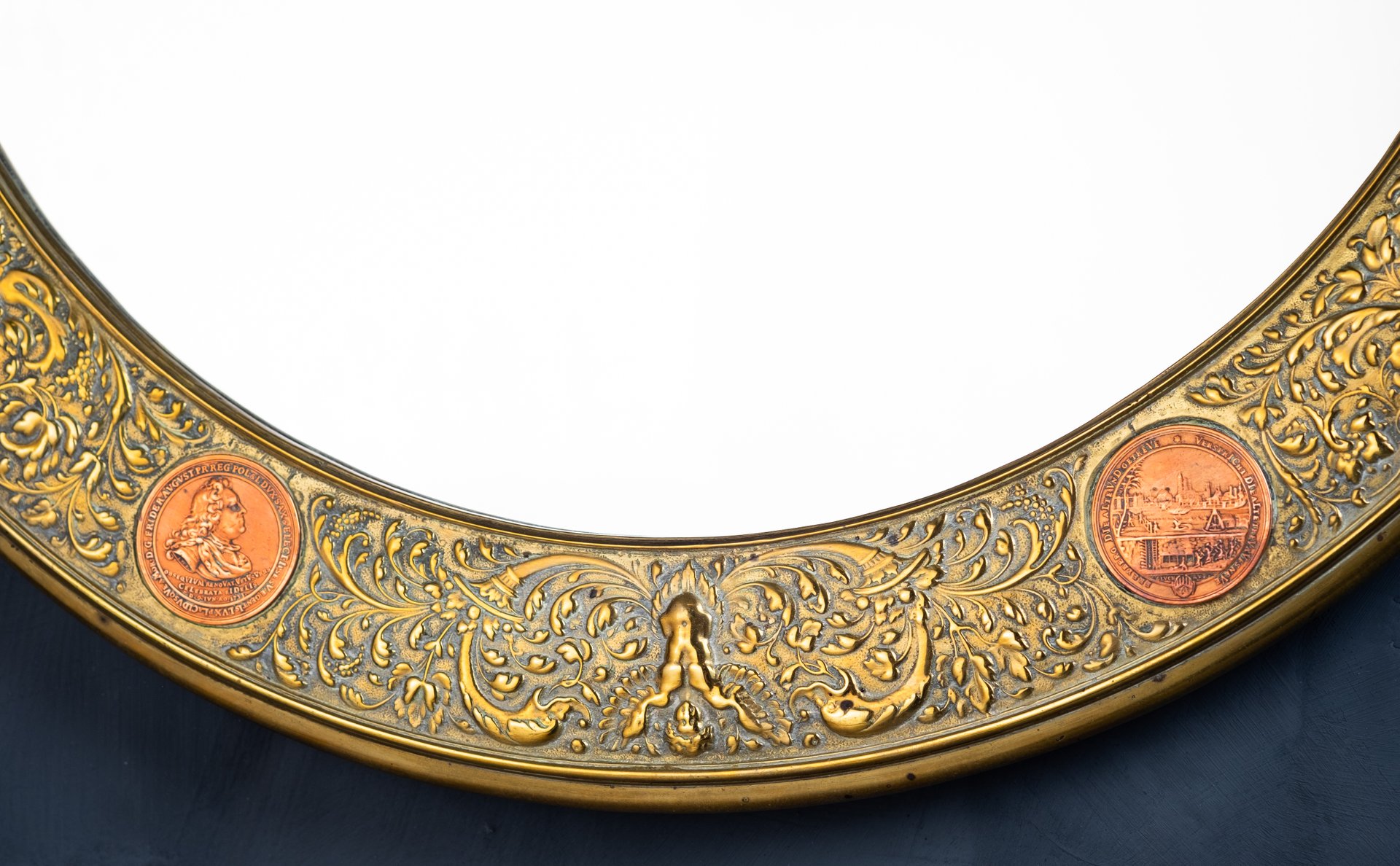 19th Century Antique Round Mirror for sale at Pamono
