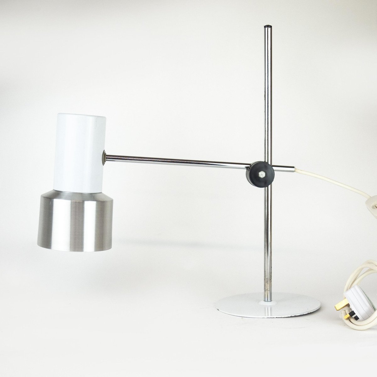 Italian White Aluminium Desk Lamp from Prova, 1960s for sale at Pamono