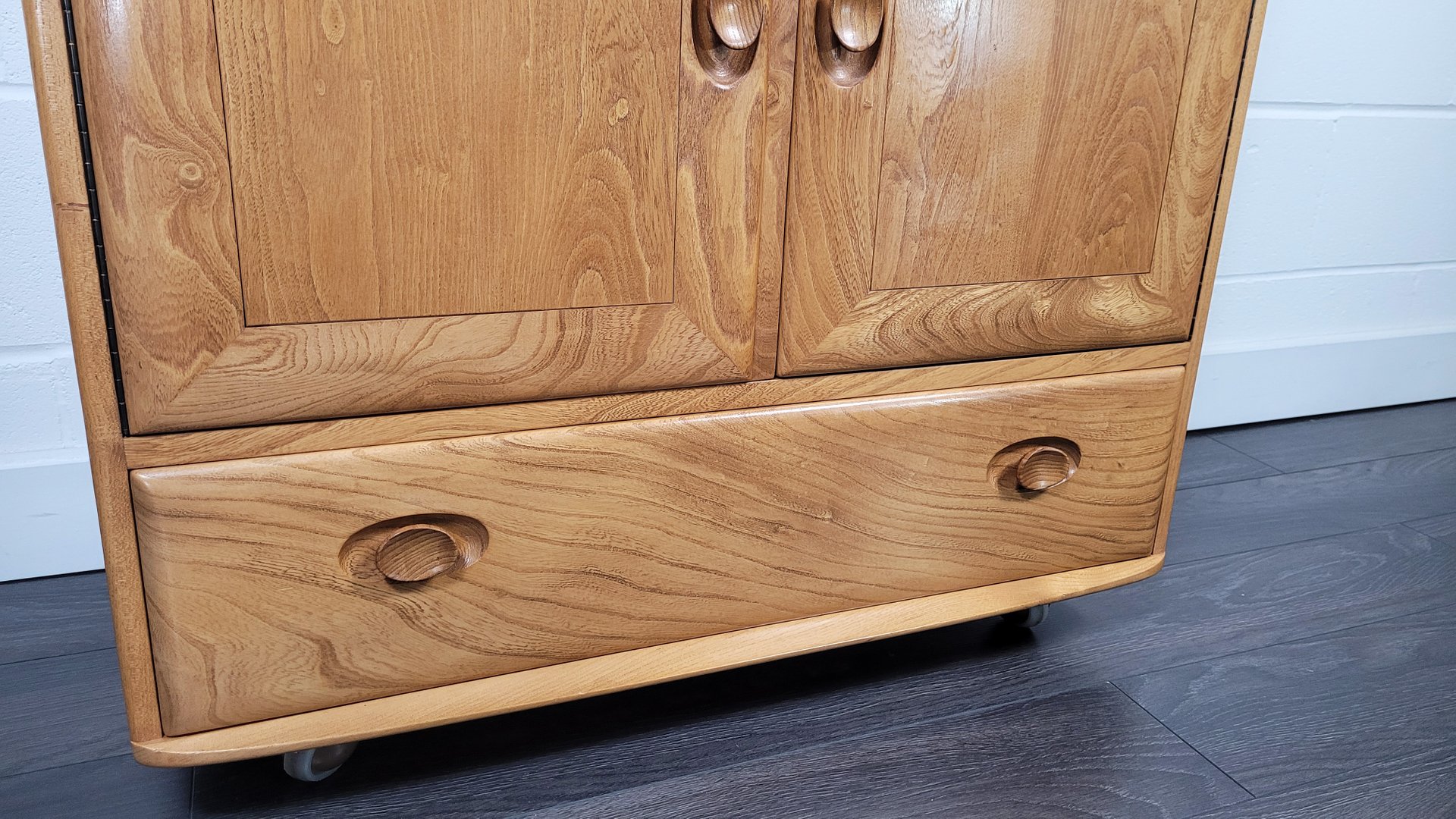 Serving Drinks Buffet von Lucian Ercolani für Ercol bei Pamono kaufen