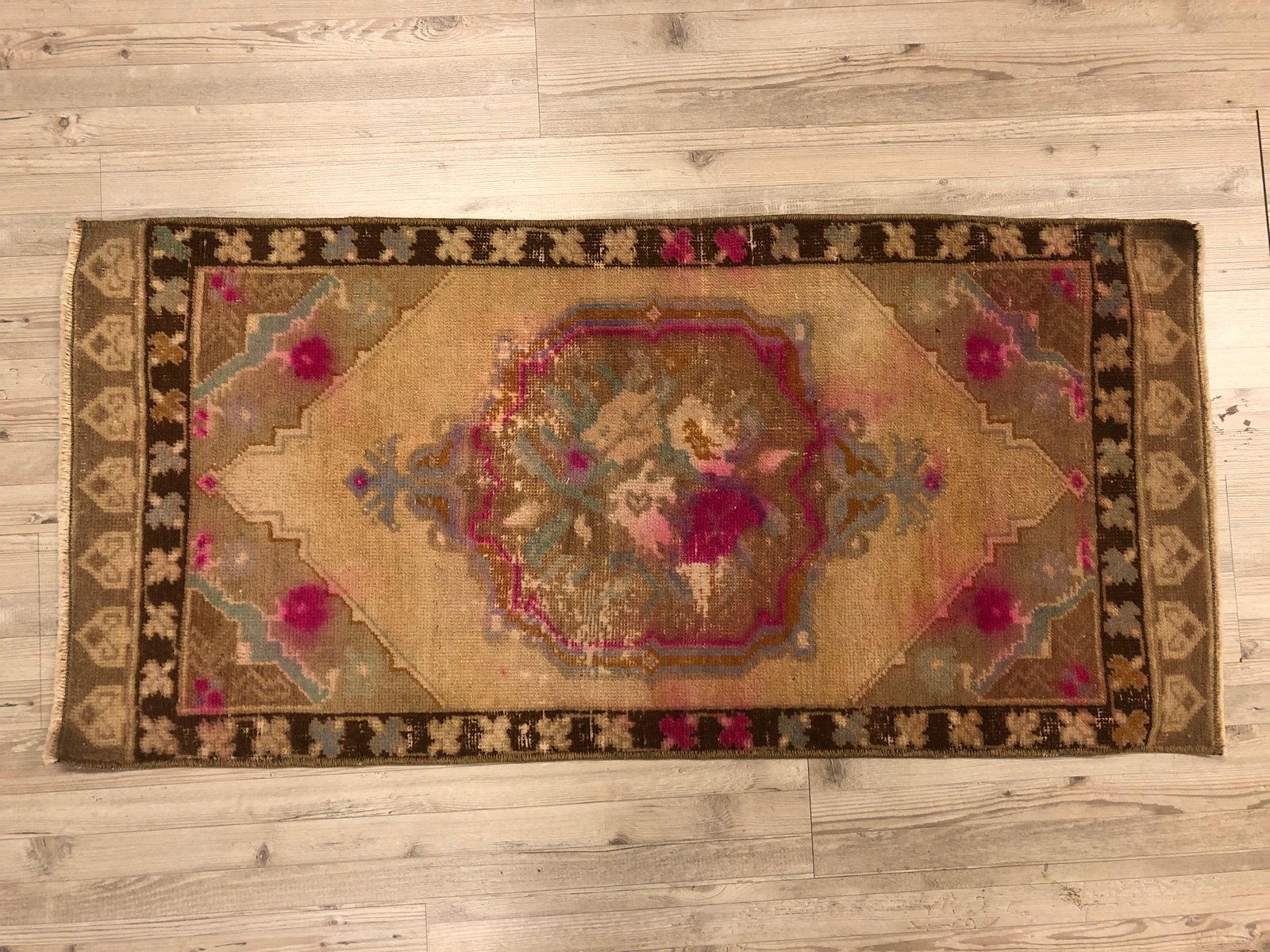 Small Vintage Rug for sale at Pamono