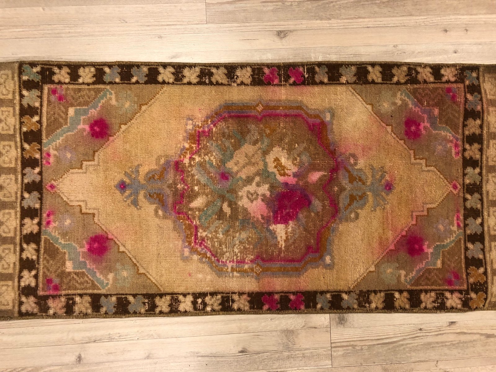 Small Vintage Rug for sale at Pamono