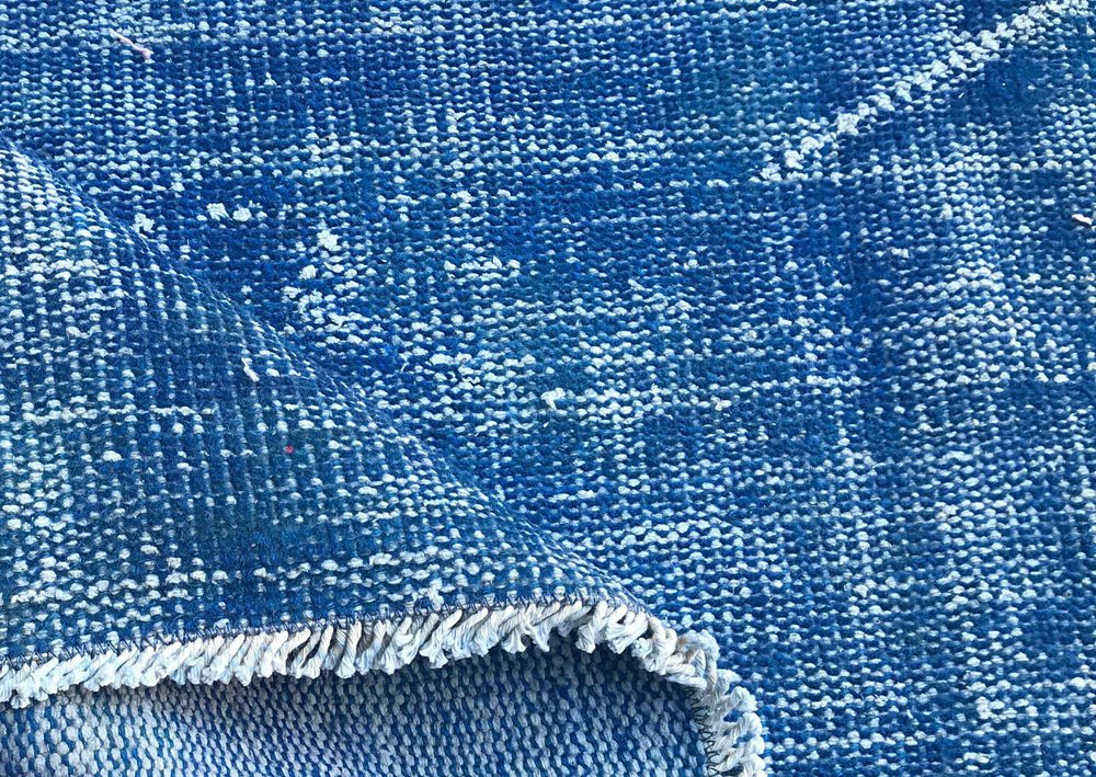 Moderner blauer Teppich bei Pamono kaufen