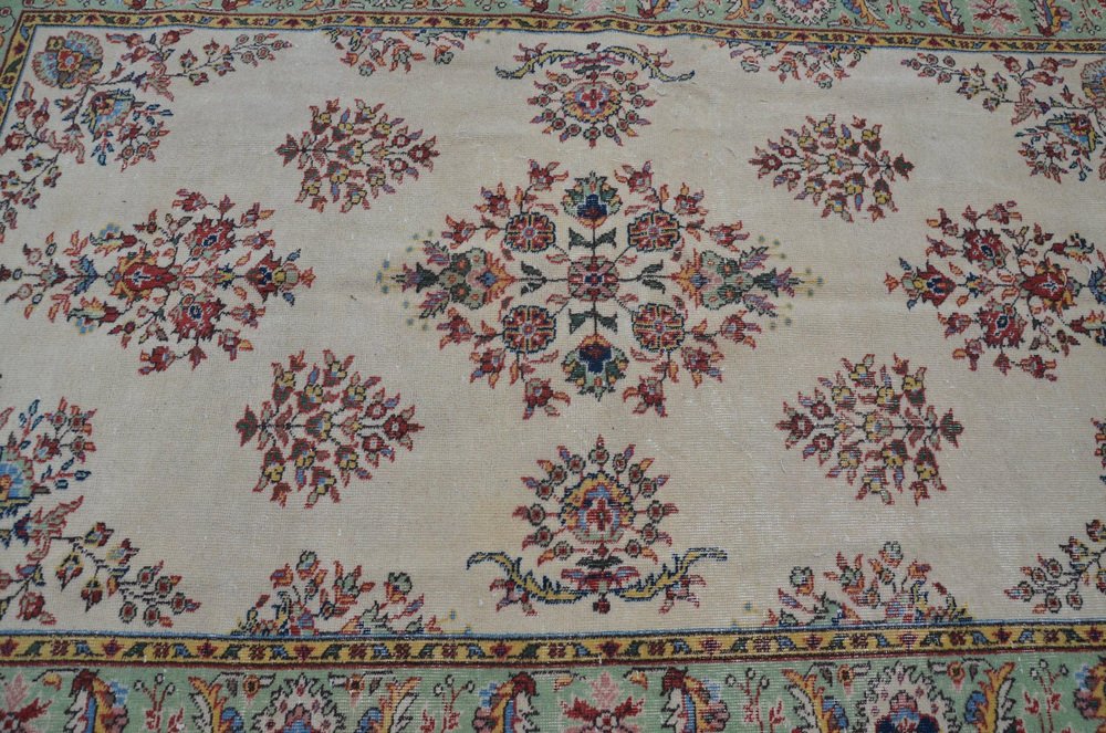 Traditional Carpet for sale at Pamono