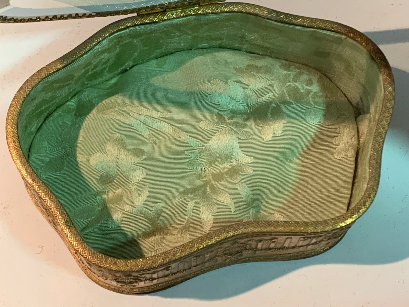 Goldene Bronze Box mit Glasdeckel bei Pamono kaufen