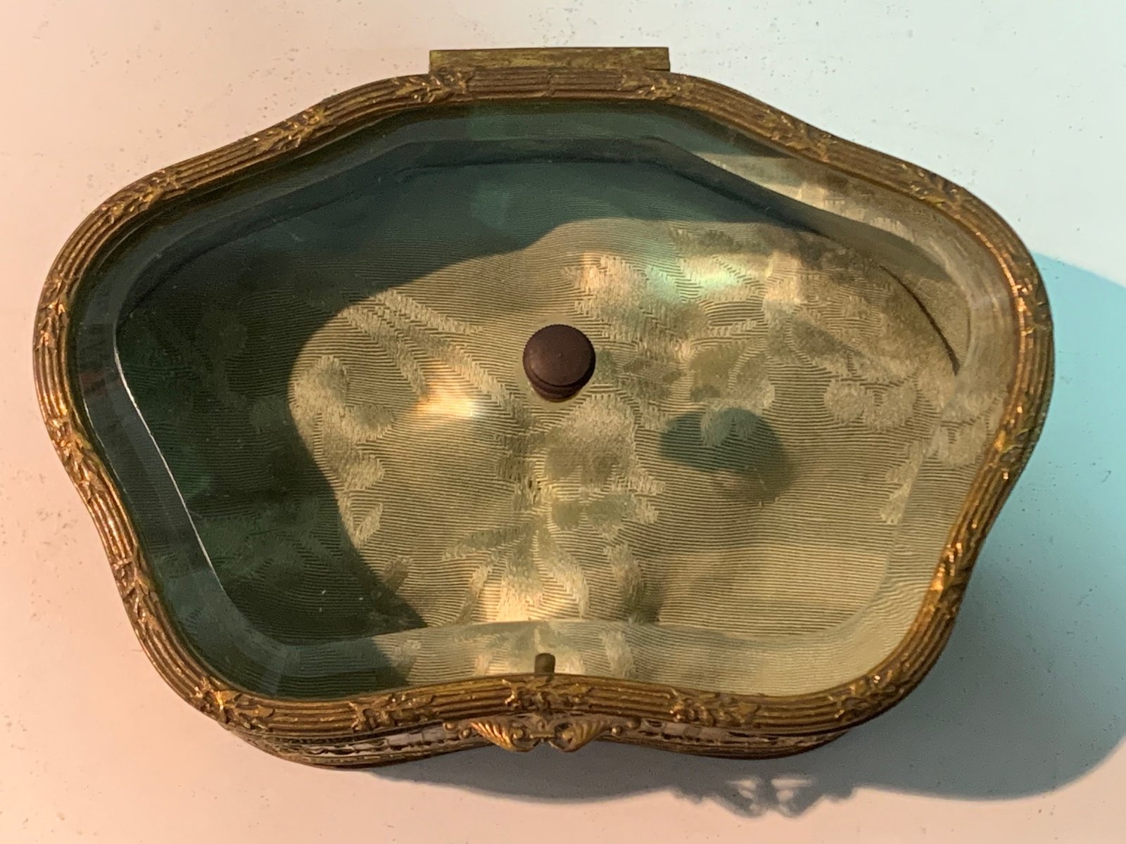 Goldene Bronze Box mit Glasdeckel bei Pamono kaufen