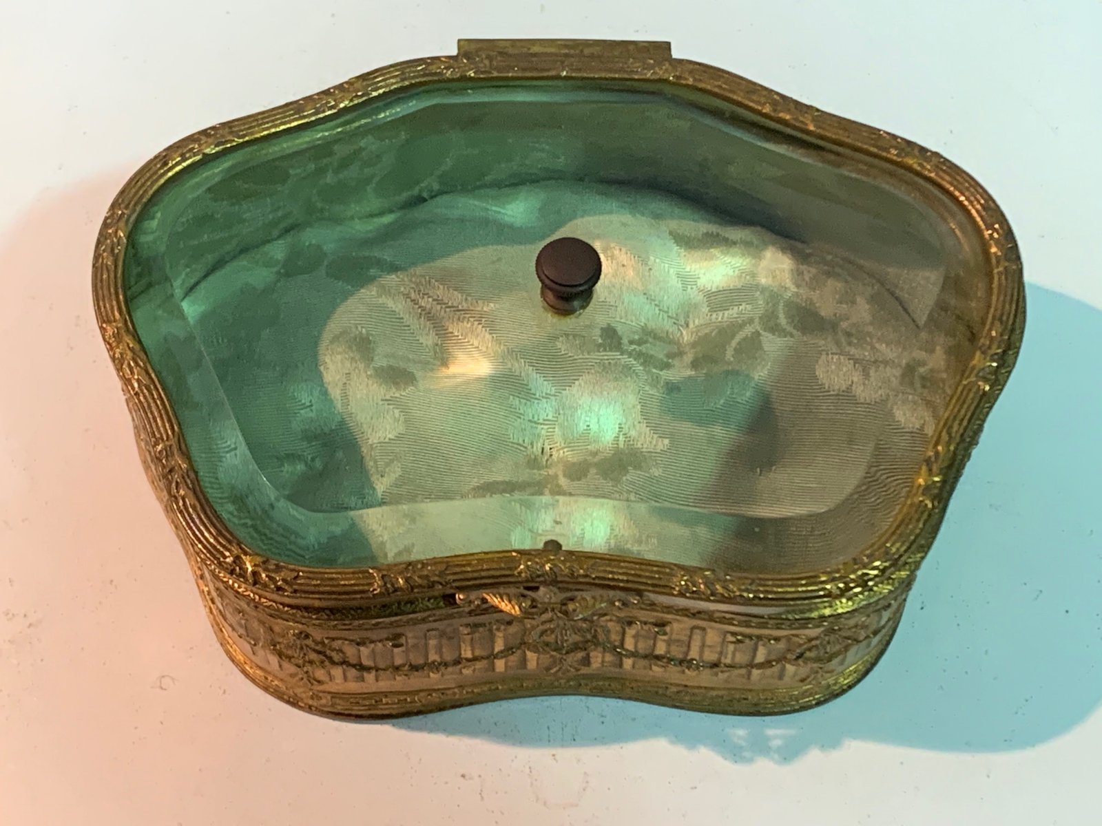 Goldene Bronze Box mit Glasdeckel bei Pamono kaufen