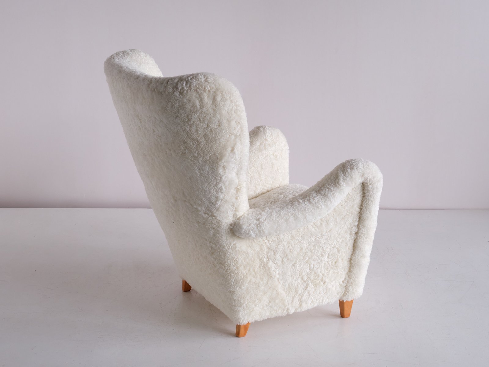 Fauteuil en Peau de Mouton et Hêtre par Otto Schulz de Boet, Suède ...