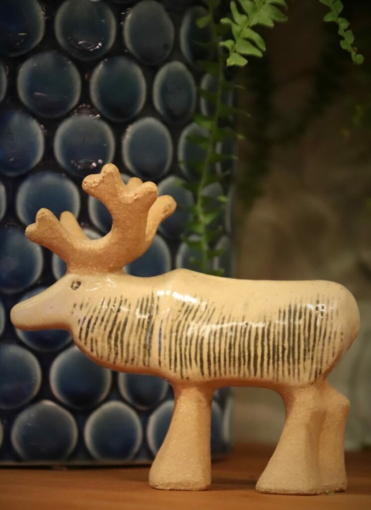 Rentier aus Steingut von Lisa Larson für Gustavsberg bei Pamono kaufen