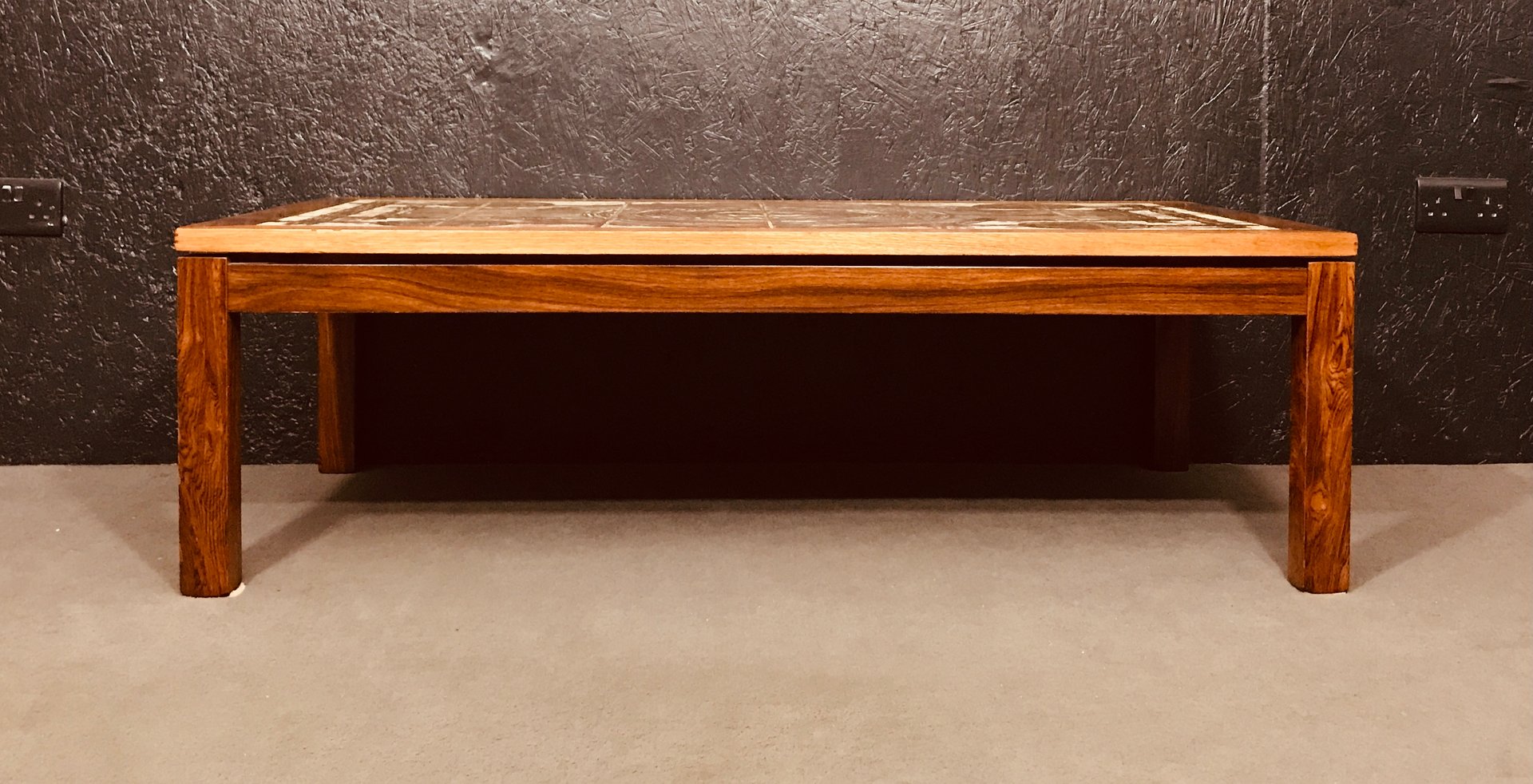 Dänischer Mid-Century Palisander Couchtisch mit gefliester Tischplatte ...