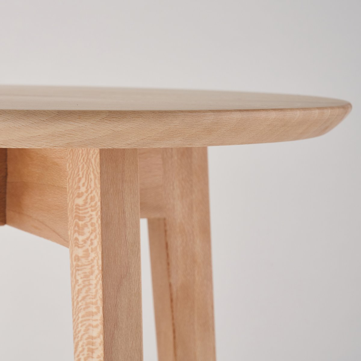 350+London Plane Table by Beuzeval Furniture for sale at Pamono