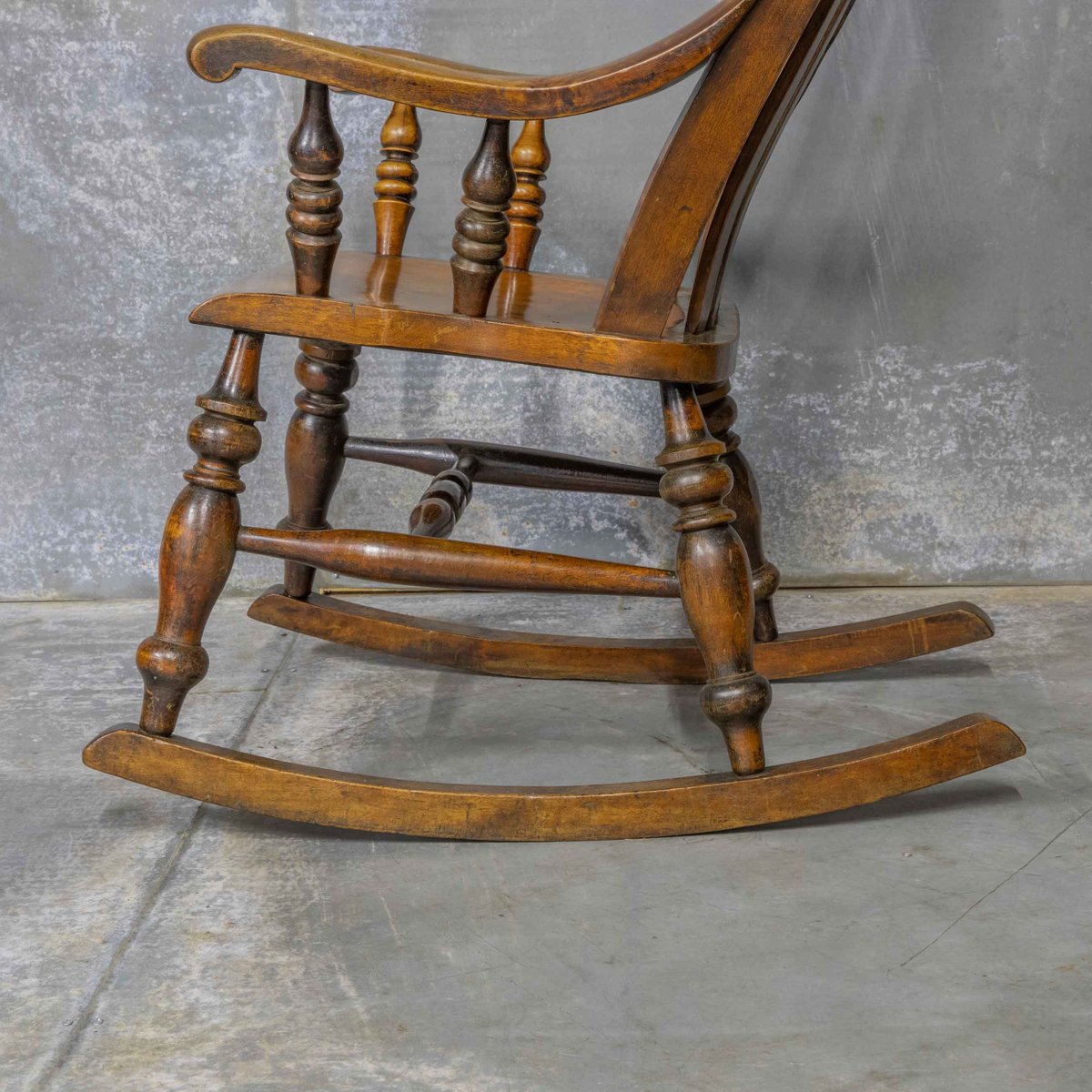 Victorian Farmhouse Rocker for sale at Pamono