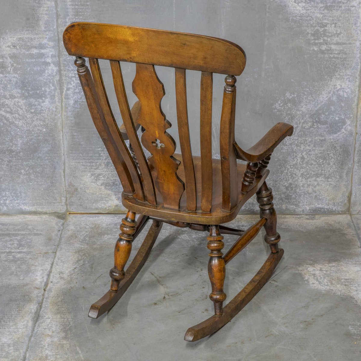 Victorian Farmhouse Rocker for sale at Pamono