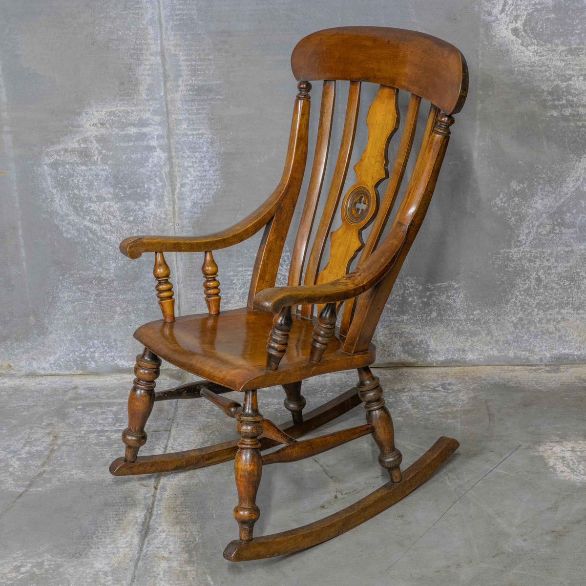 Victorian Farmhouse Rocker for sale at Pamono