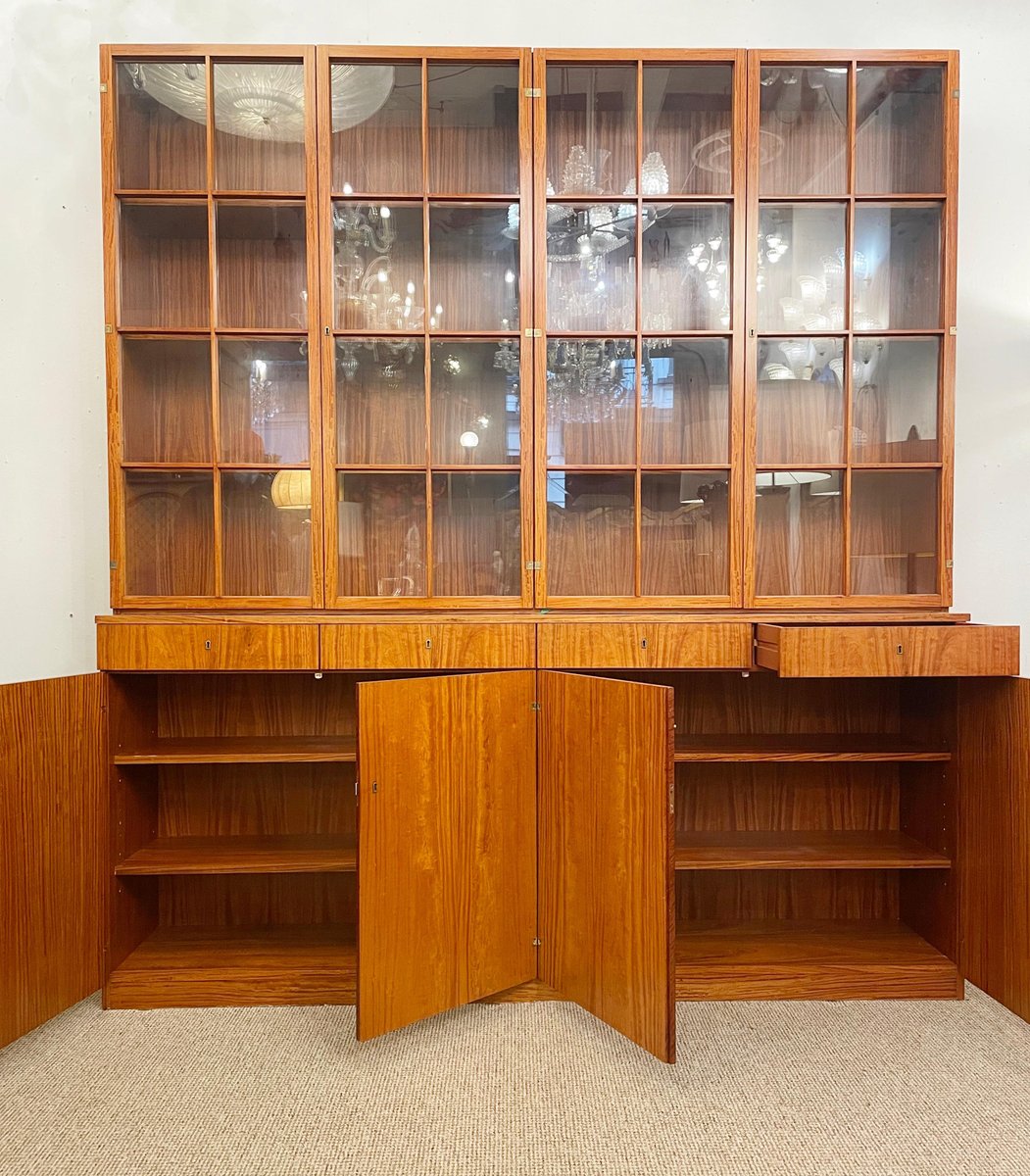 Mid Century Vitrine