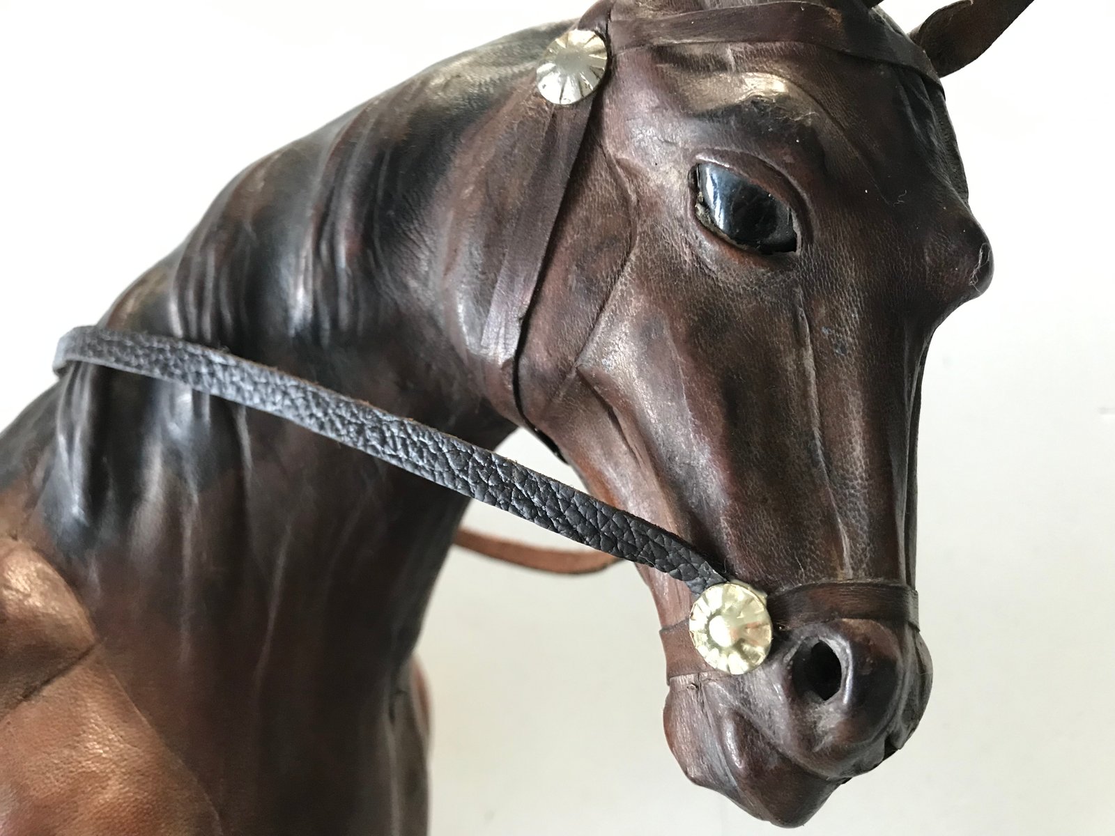 Leder Pferd Figuren, 1950er, 2er Set bei Pamono kaufen