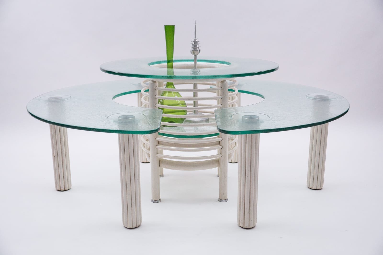 Runder moderner italienischer Glastisch mit Flaschenregal, 1980er, 3er ...