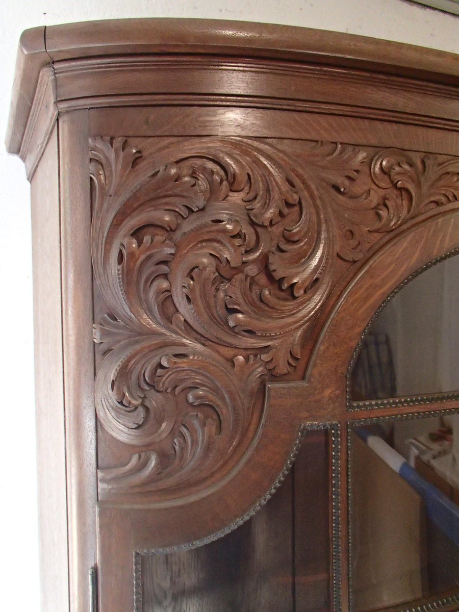 Rounded Display Case for sale at Pamono