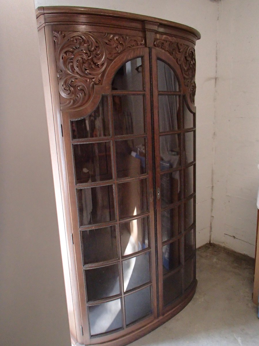 Rounded Display Case for sale at Pamono