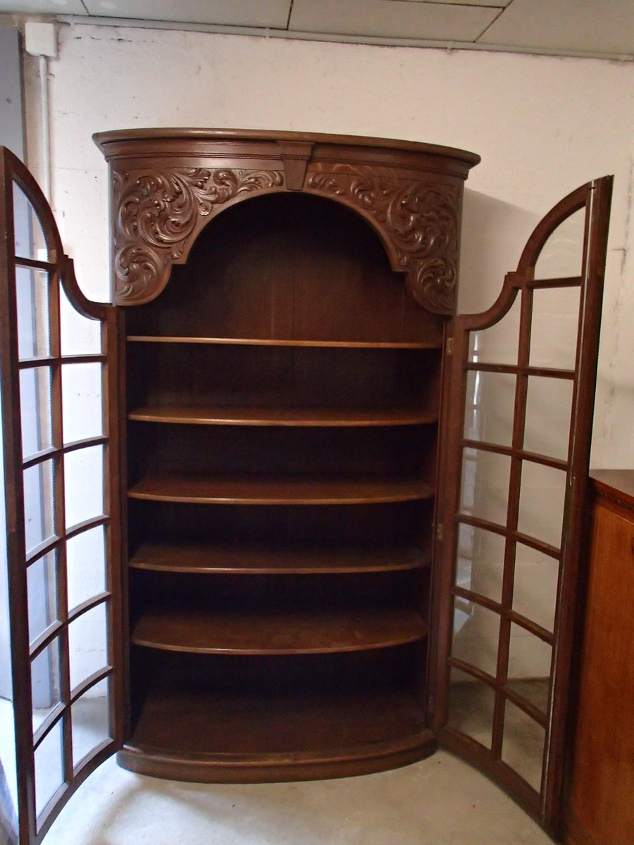 Rounded Display Case for sale at Pamono