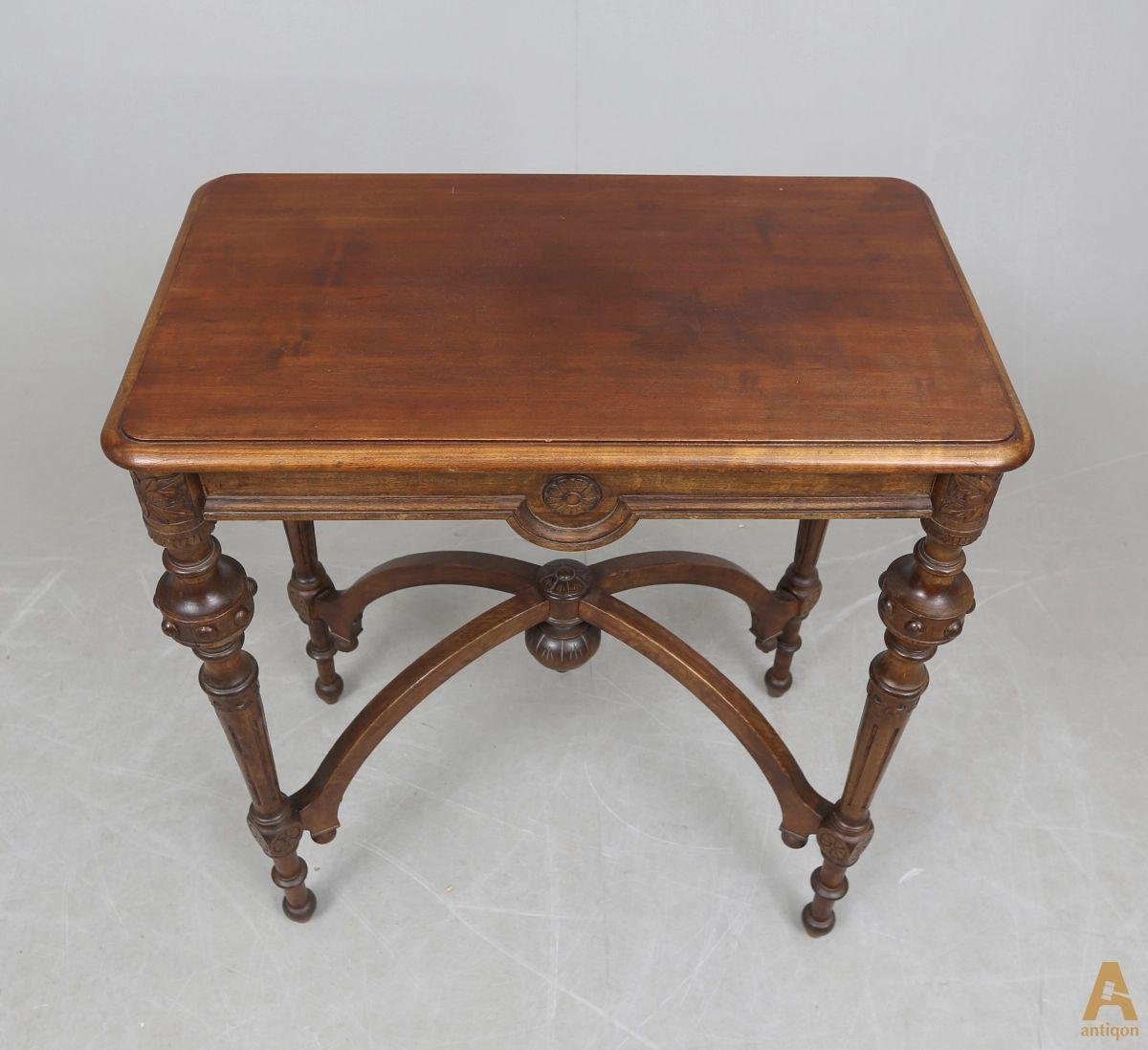 Napoleon III Style Walnut Coffee Table for sale at Pamono