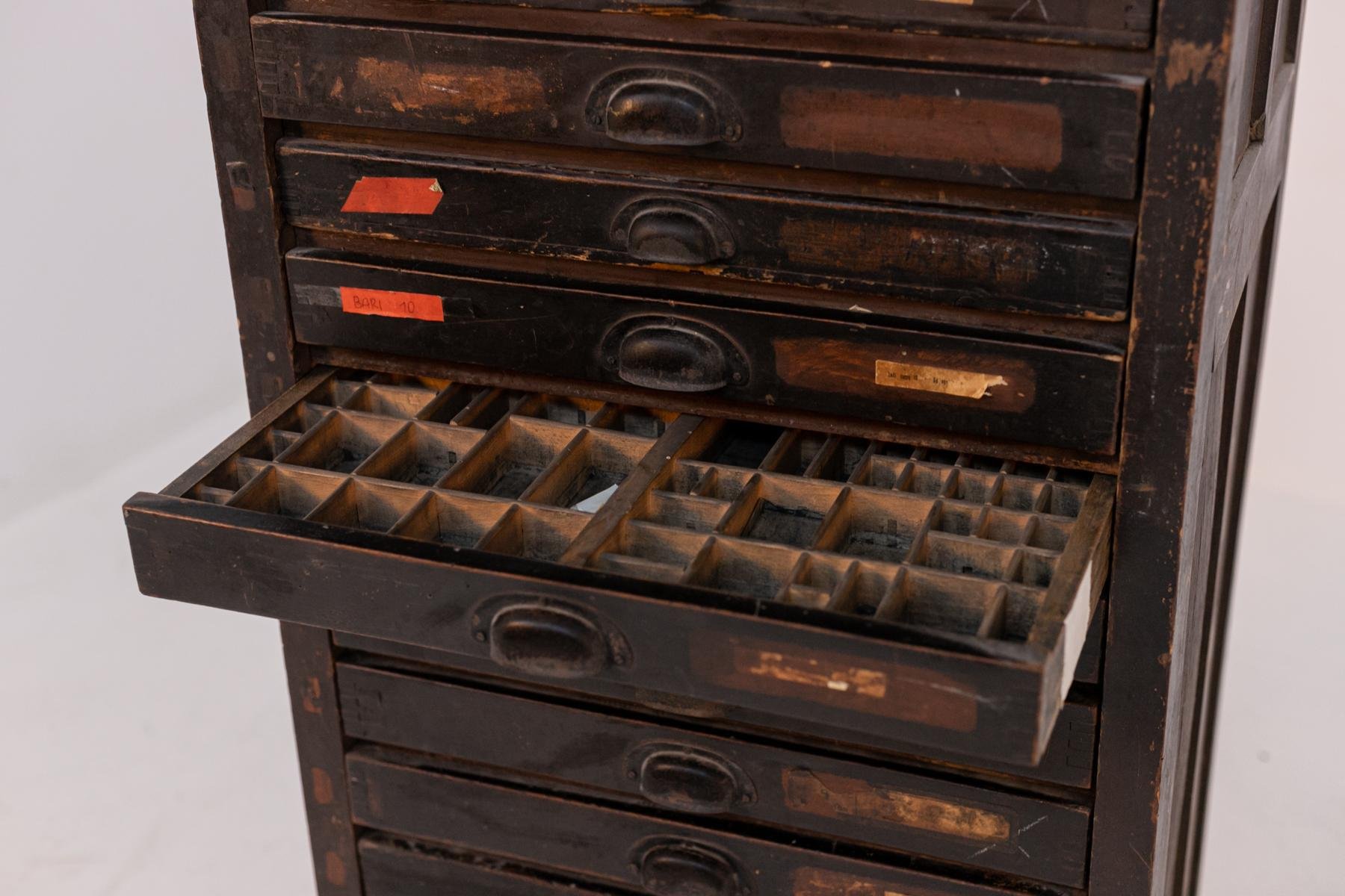 Cassettiera vintage in legno in vendita su Pamono