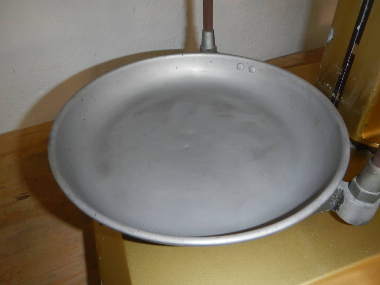 Fulgor Scale in Gold for sale at Pamono