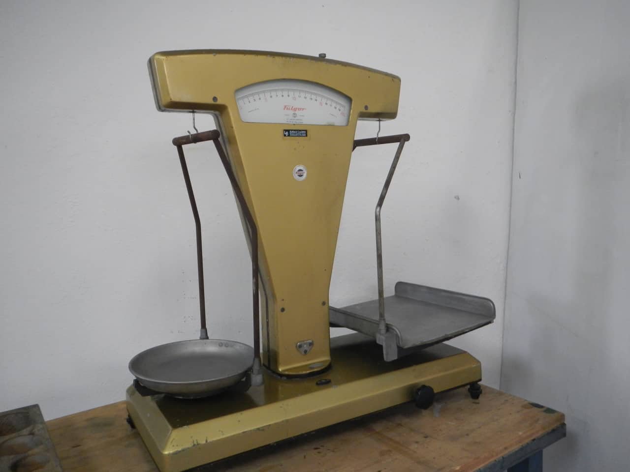 Fulgor Scale in Gold for sale at Pamono