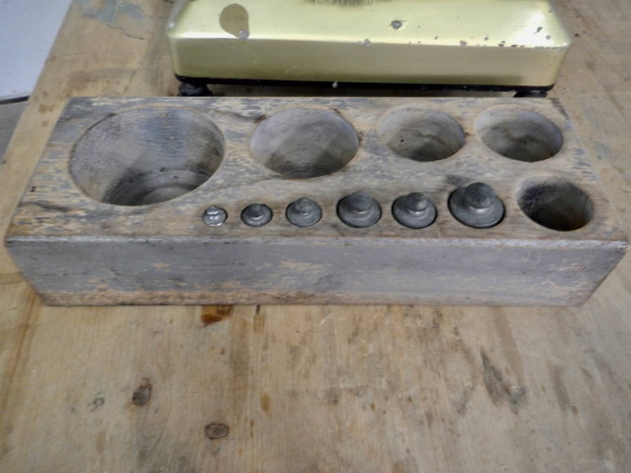 Fulgor Scale in Gold for sale at Pamono