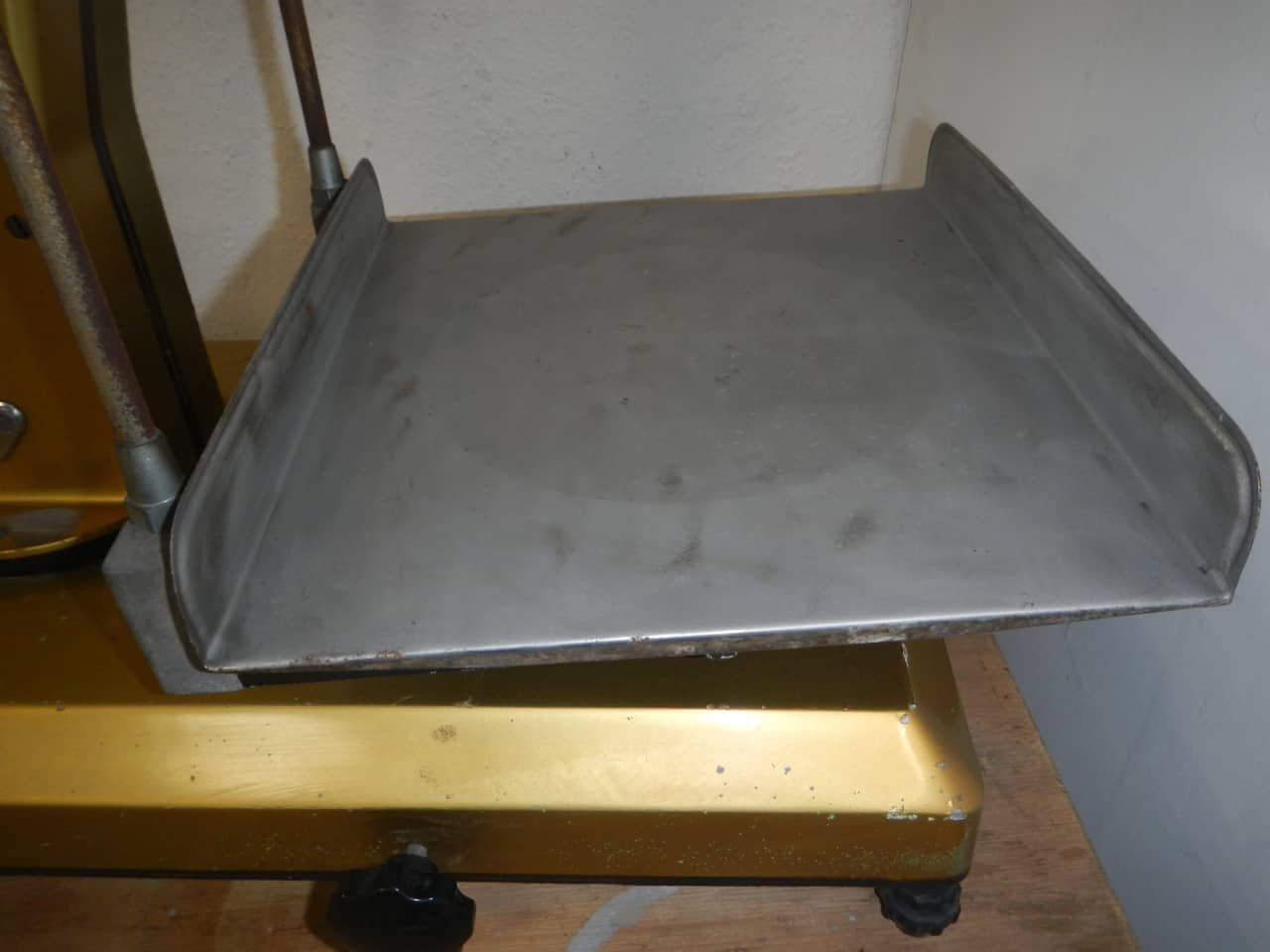 Fulgor Scale in Gold for sale at Pamono