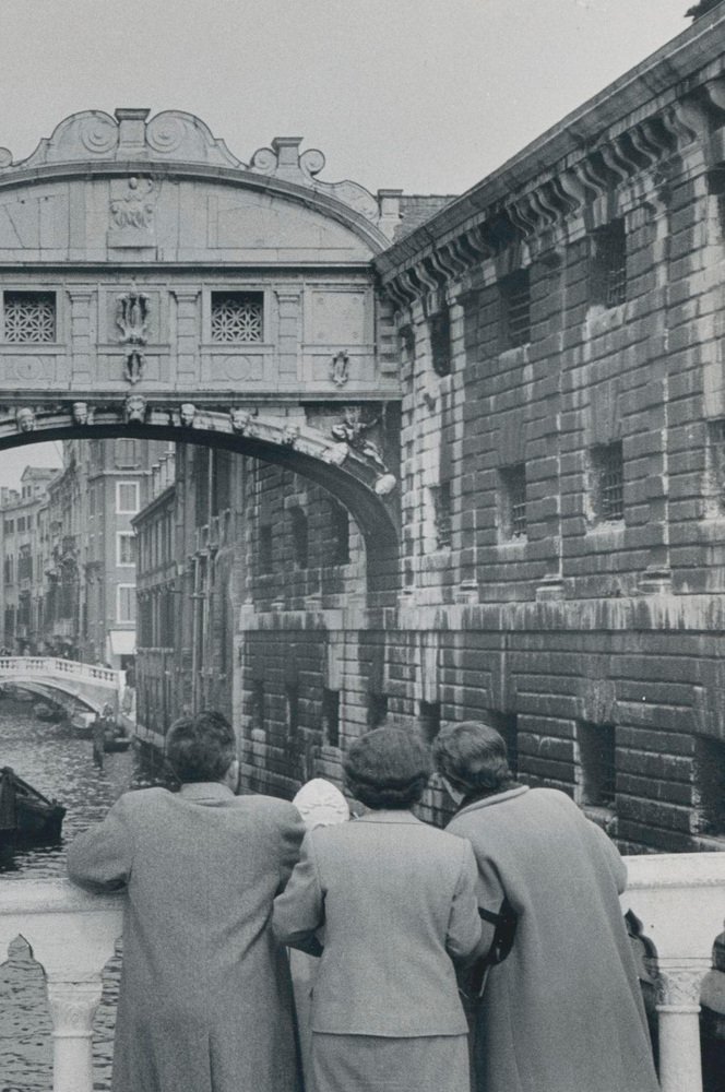 Erich Andres, Venice: People Looking at Bridge of Sighs, Italy, 1955 ...