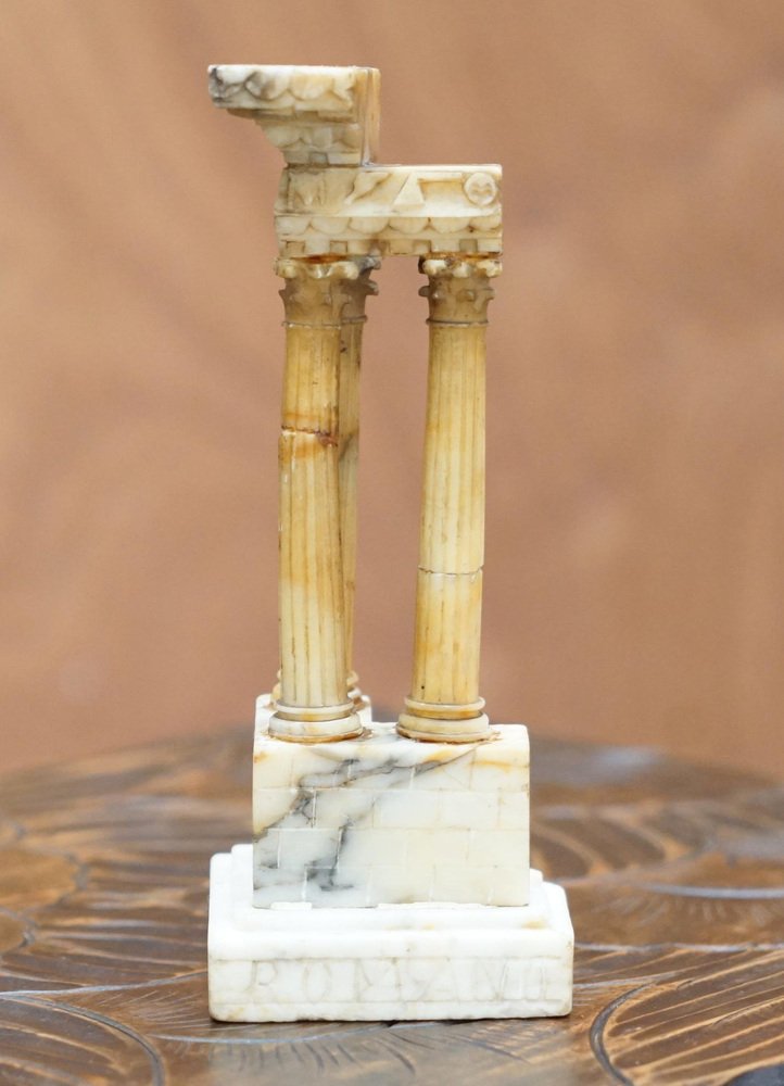 Colonnes de Sculpture de Statue Victorienne Antique en Marbre en vente ...
