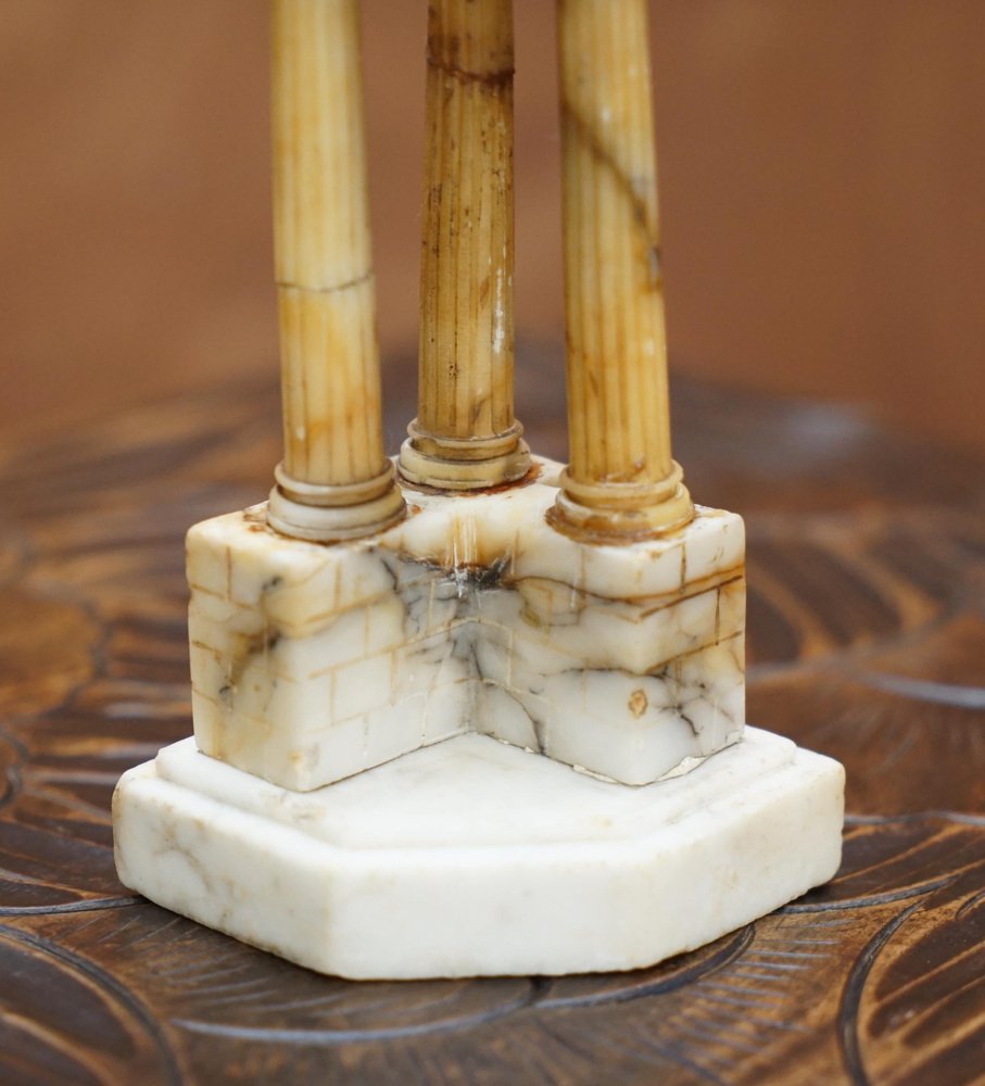 Colonnes de Sculpture de Statue Victorienne Antique en Marbre en vente ...