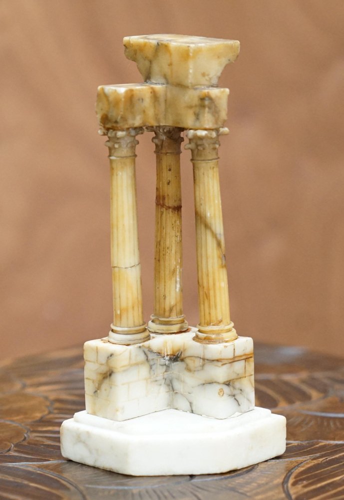 Colonnes de Sculpture de Statue Victorienne Antique en Marbre en vente ...