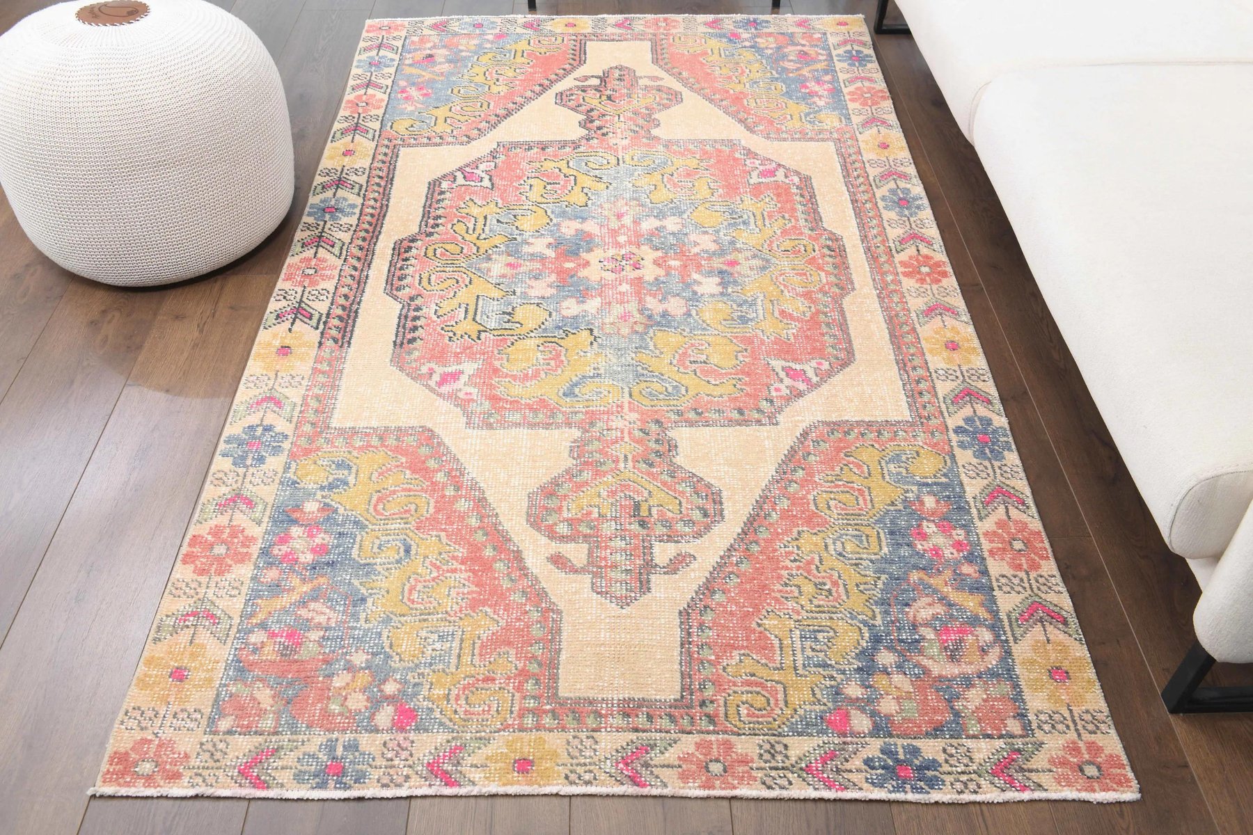 Antique Middle Eastern Rug for sale at Pamono