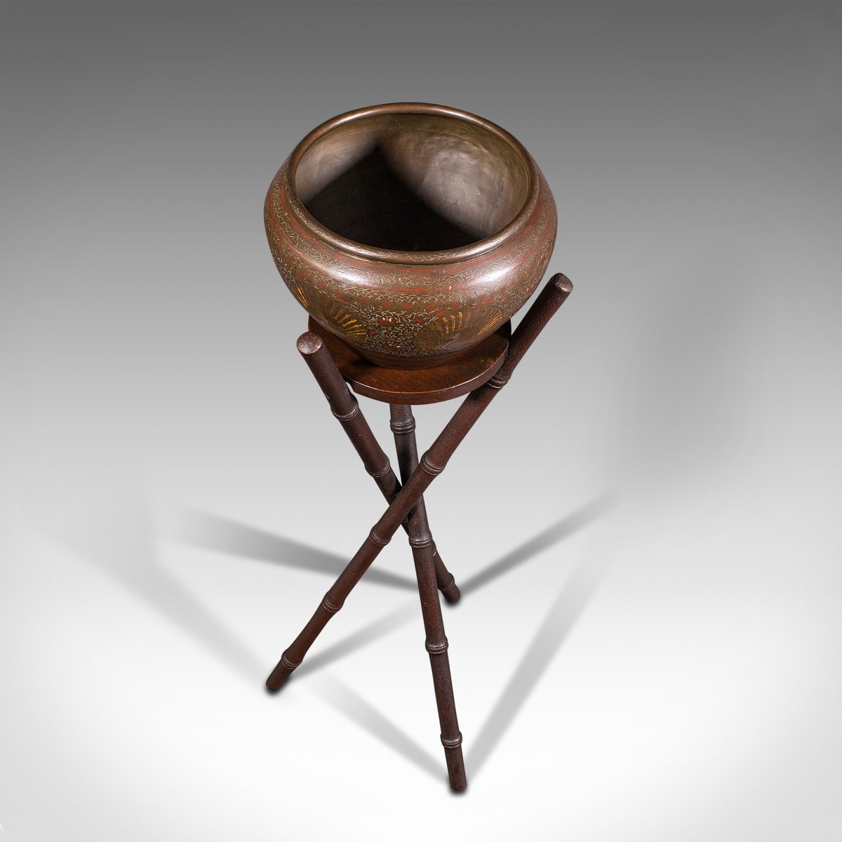 Antique Victorian Colonial Decorative Planter in Brass for sale at Pamono