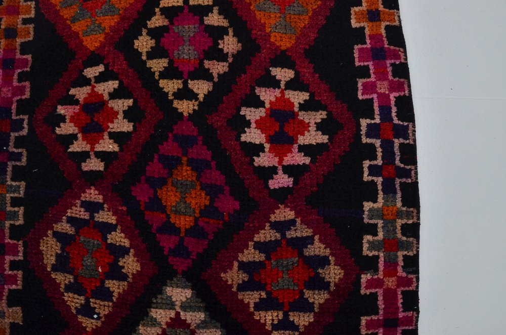 Langer Vintage Teppich mit geometrischem Design bei Pamono kaufen