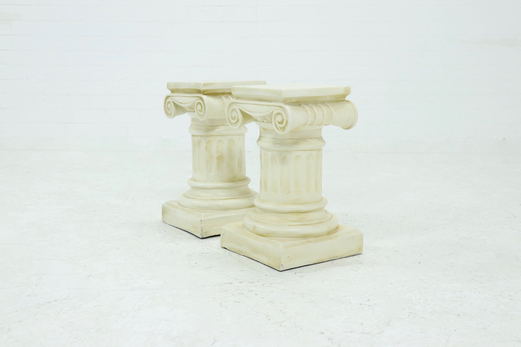 Neoclassical Plaster Pedestal, 1980s for sale at Pamono