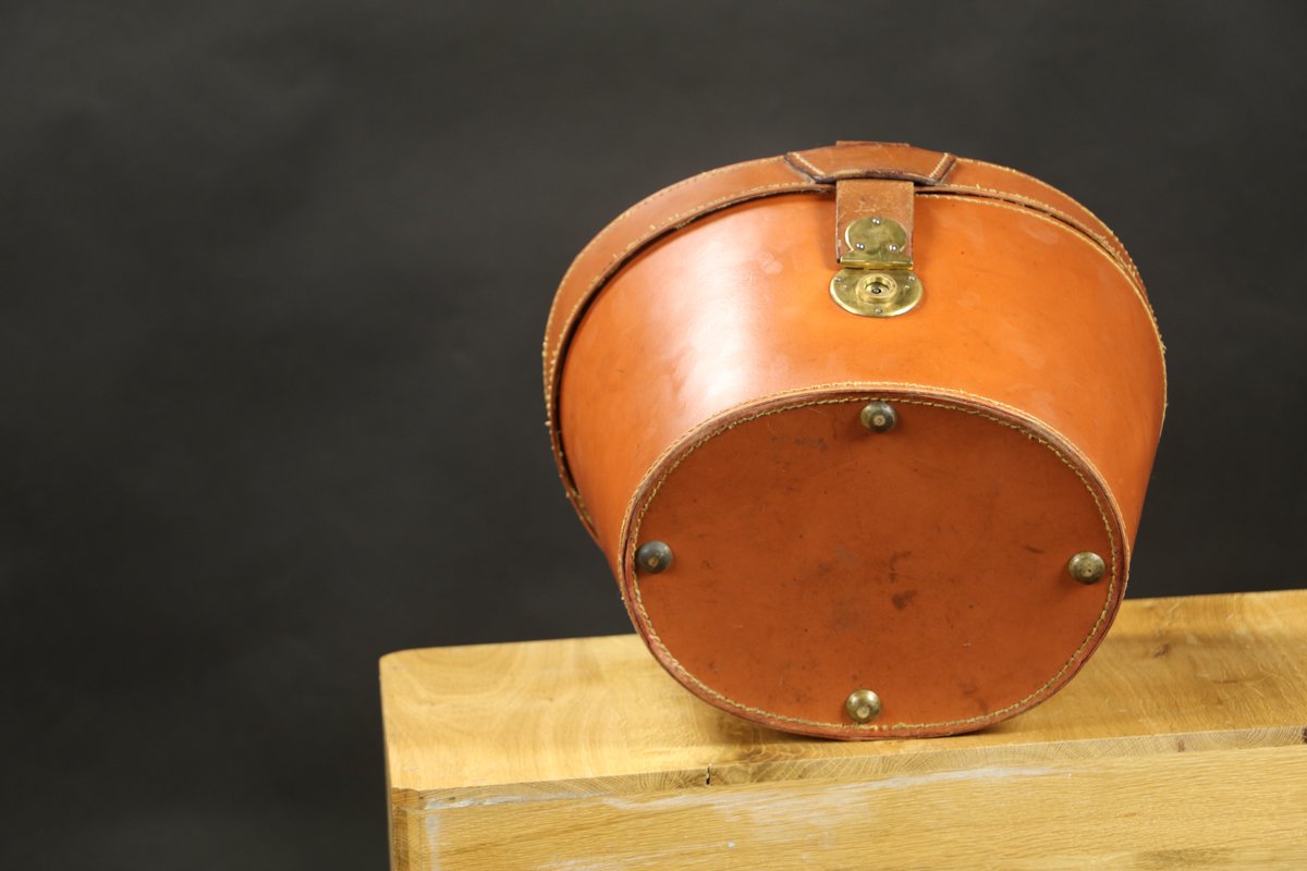 Round Leather Hat Trunk for sale at Pamono