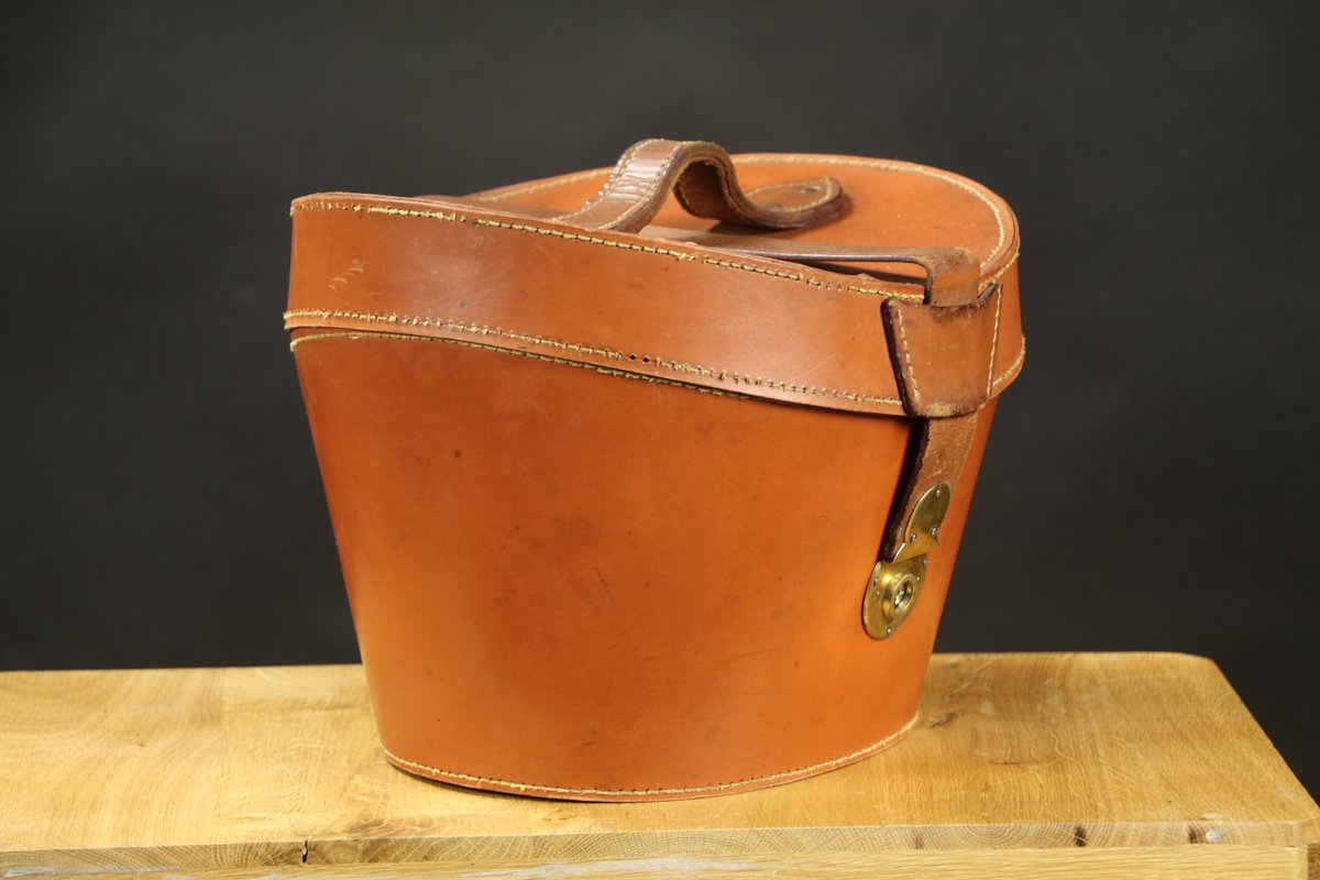Round Leather Hat Trunk for sale at Pamono