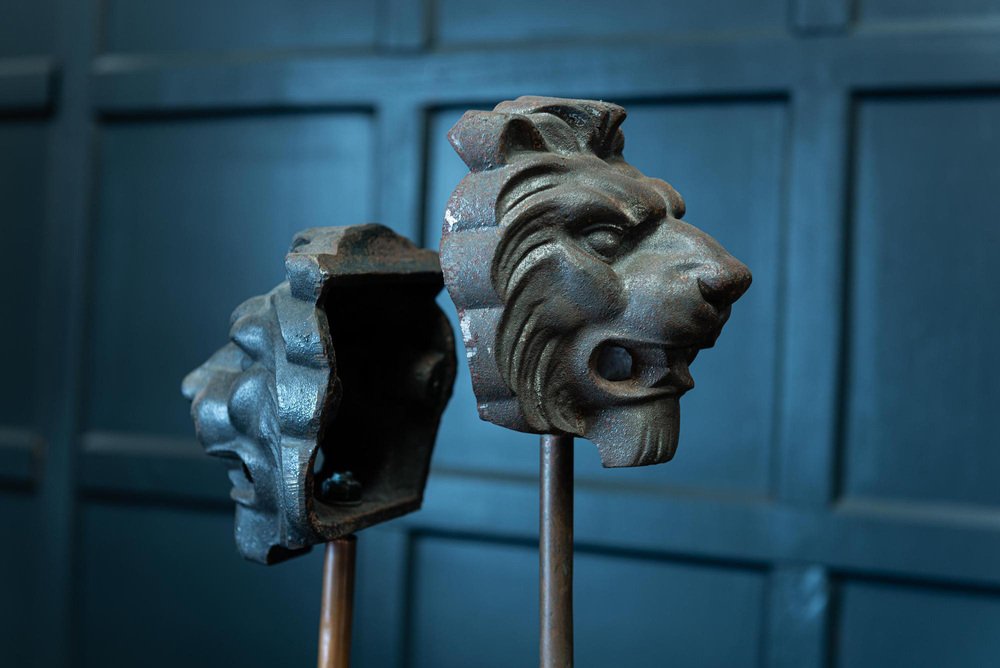 19th Century English Mounted Lion Masks in Cast Iron for sale at Pamono
