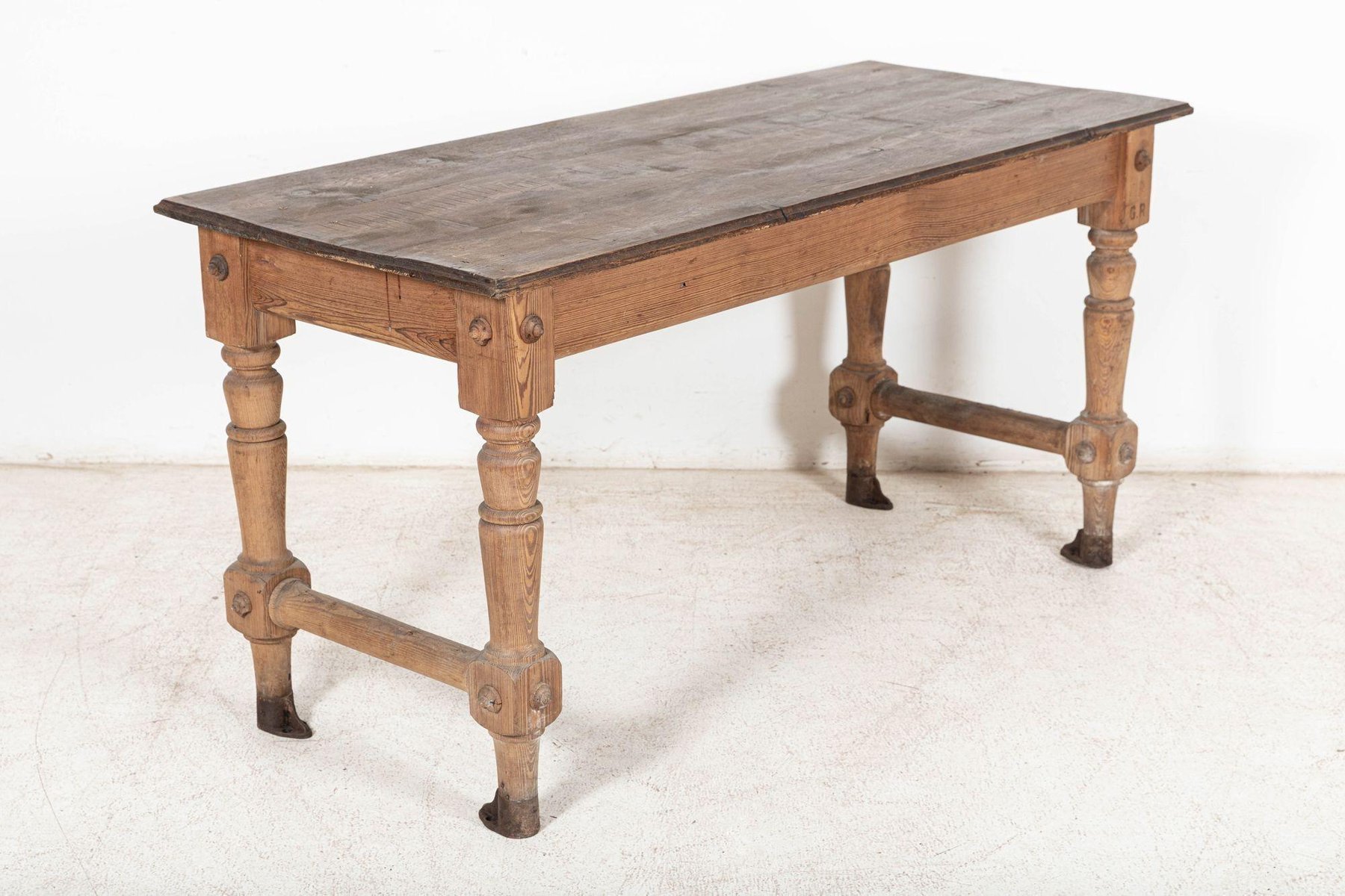 19th Century Welsh Pine Post Office Sorting Table for sale at Pamono