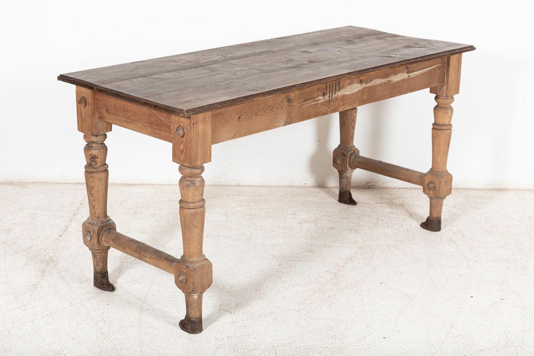 19th Century Welsh Pine Post Office Sorting Table for sale at Pamono