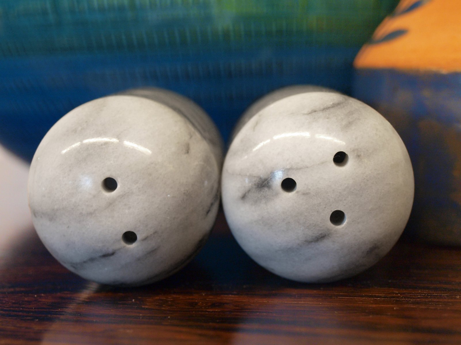 Salt and Pepper Shakers in Carrara Marble, 1970s for sale at Pamono